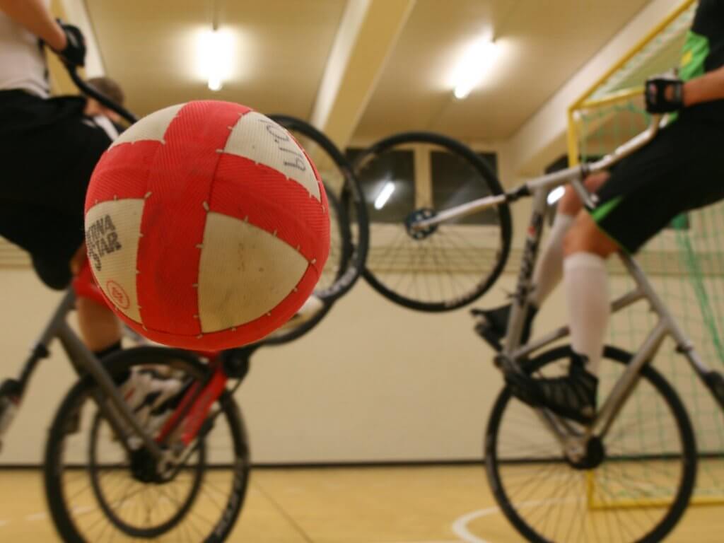 Was ist Radball? Wie wird Radball gespielt? • Frauenfelder Radballer